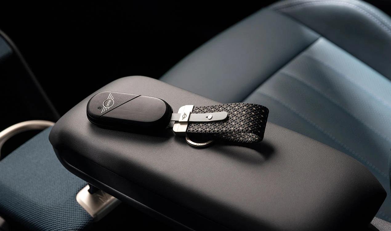 MINI 82205B30D97 MINI Schlüsselband - LEEBMANN24